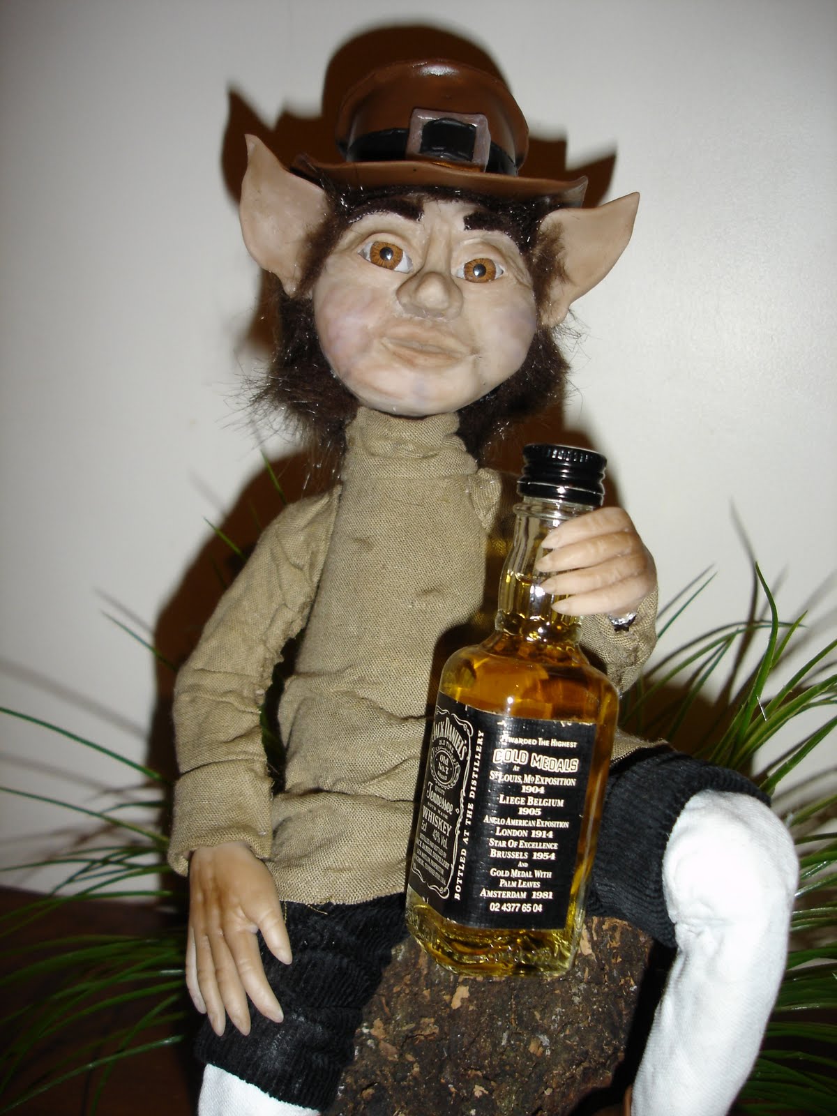 Porcelana Fria Karina Ruiz: Duende Irlandes Adorno con diferentes posturas