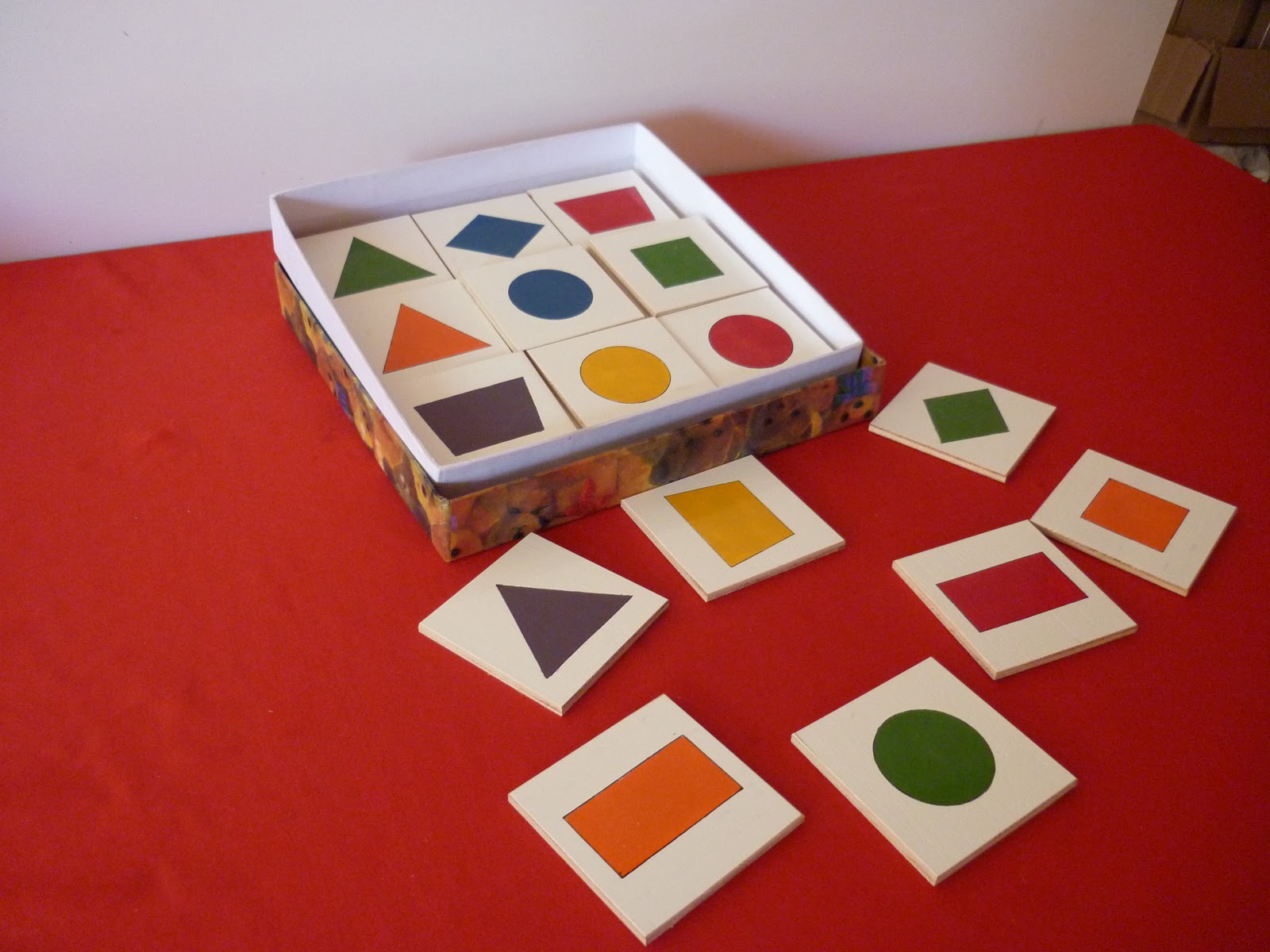 Maderas, Formas y Colores: Juegos de Clasificación