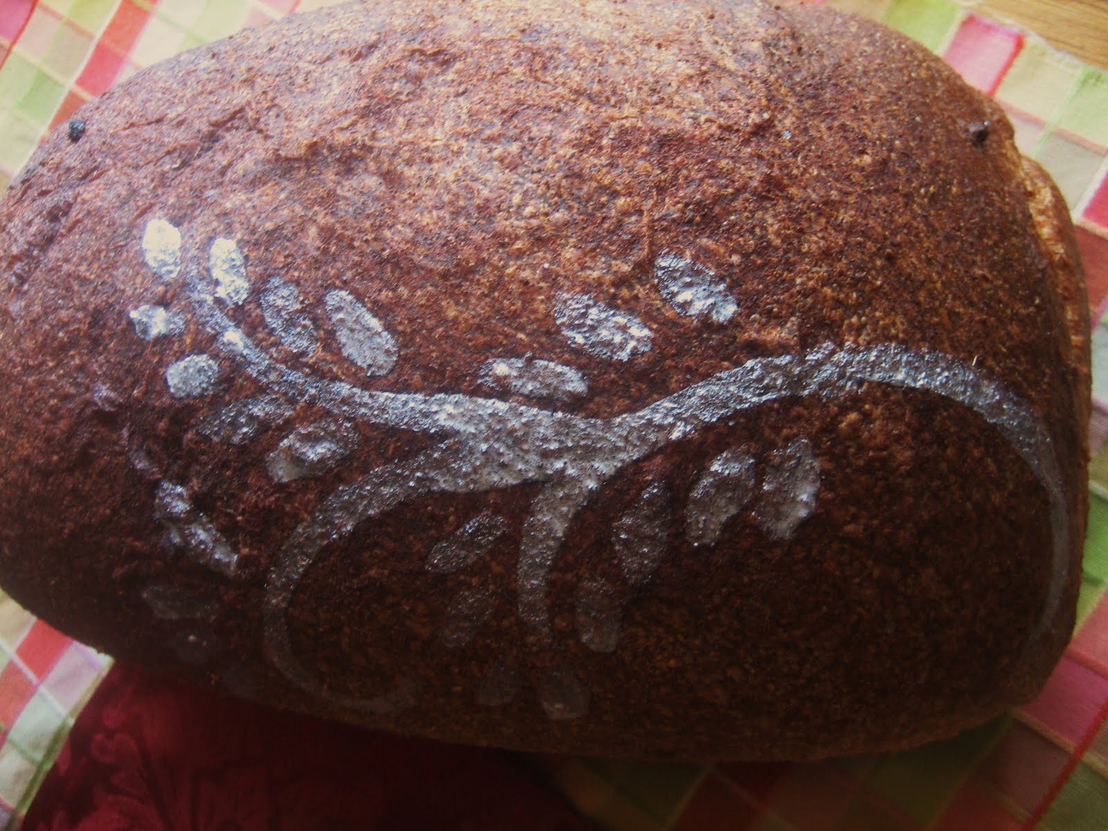 Chef Tess Bakeresse: How Do I Paint Light Accents on Dark Bread?