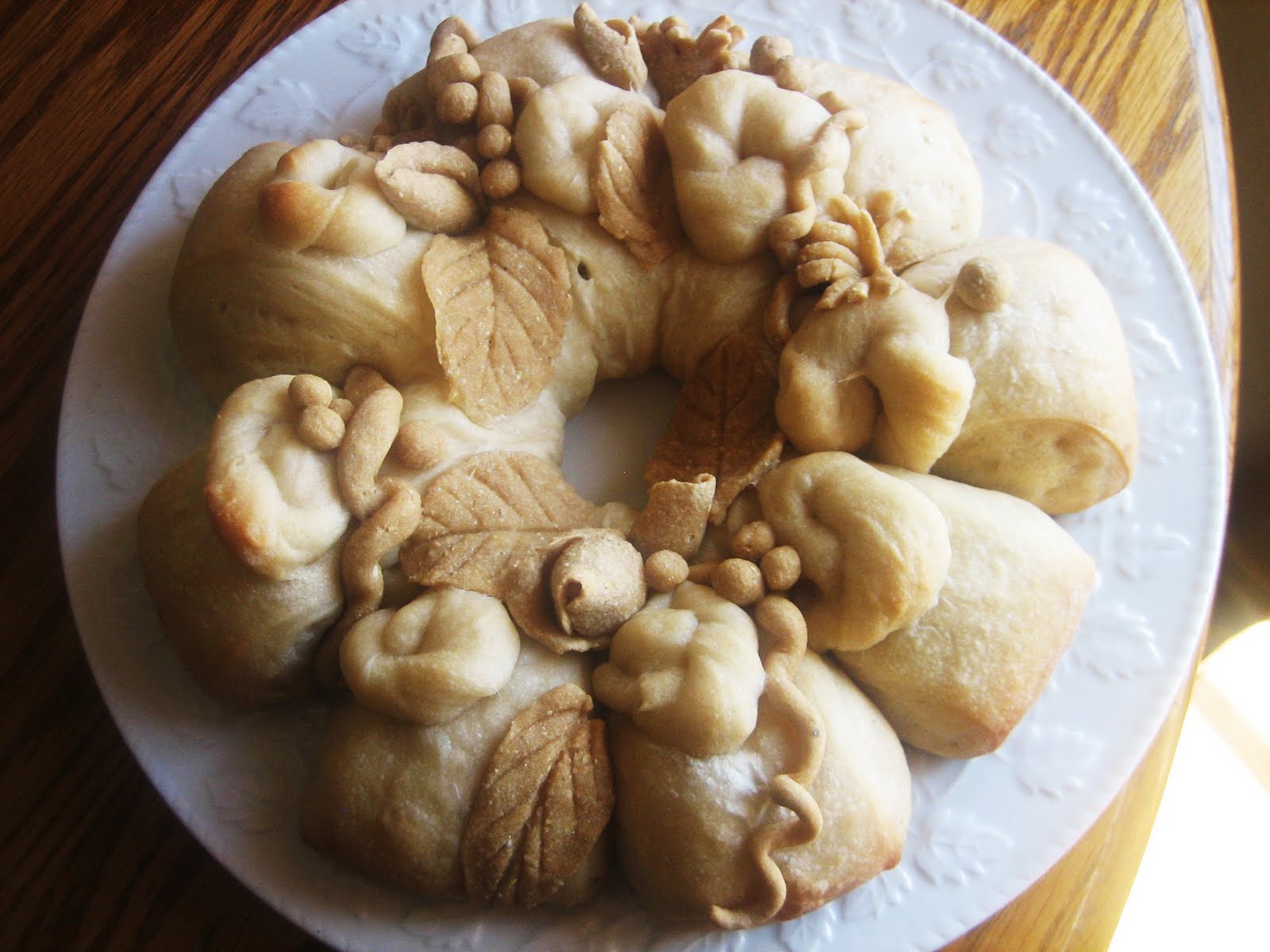 Chef Tess Bakeresse: Ornate Crown Loaf Tutorial