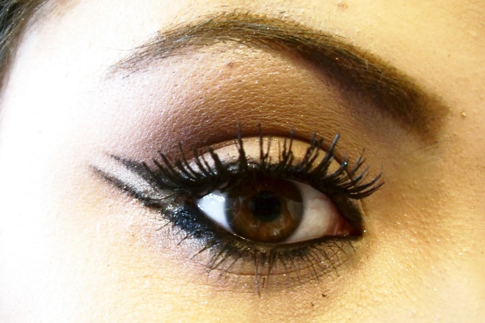 Meukei: double winged eyeliner