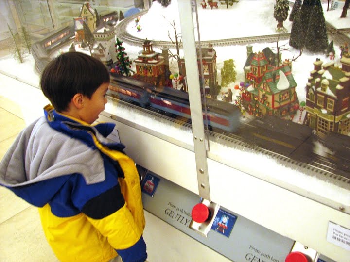 Frisco Kids: Free Holiday Train Exhibit at SF Library