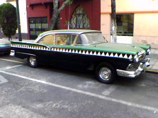 EMELKIN: EL TAXI COCODRILO