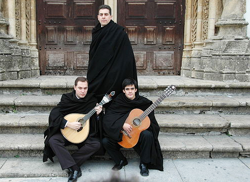 Ao pé da Raia: Sobre o fado + José Afonso e Mariza