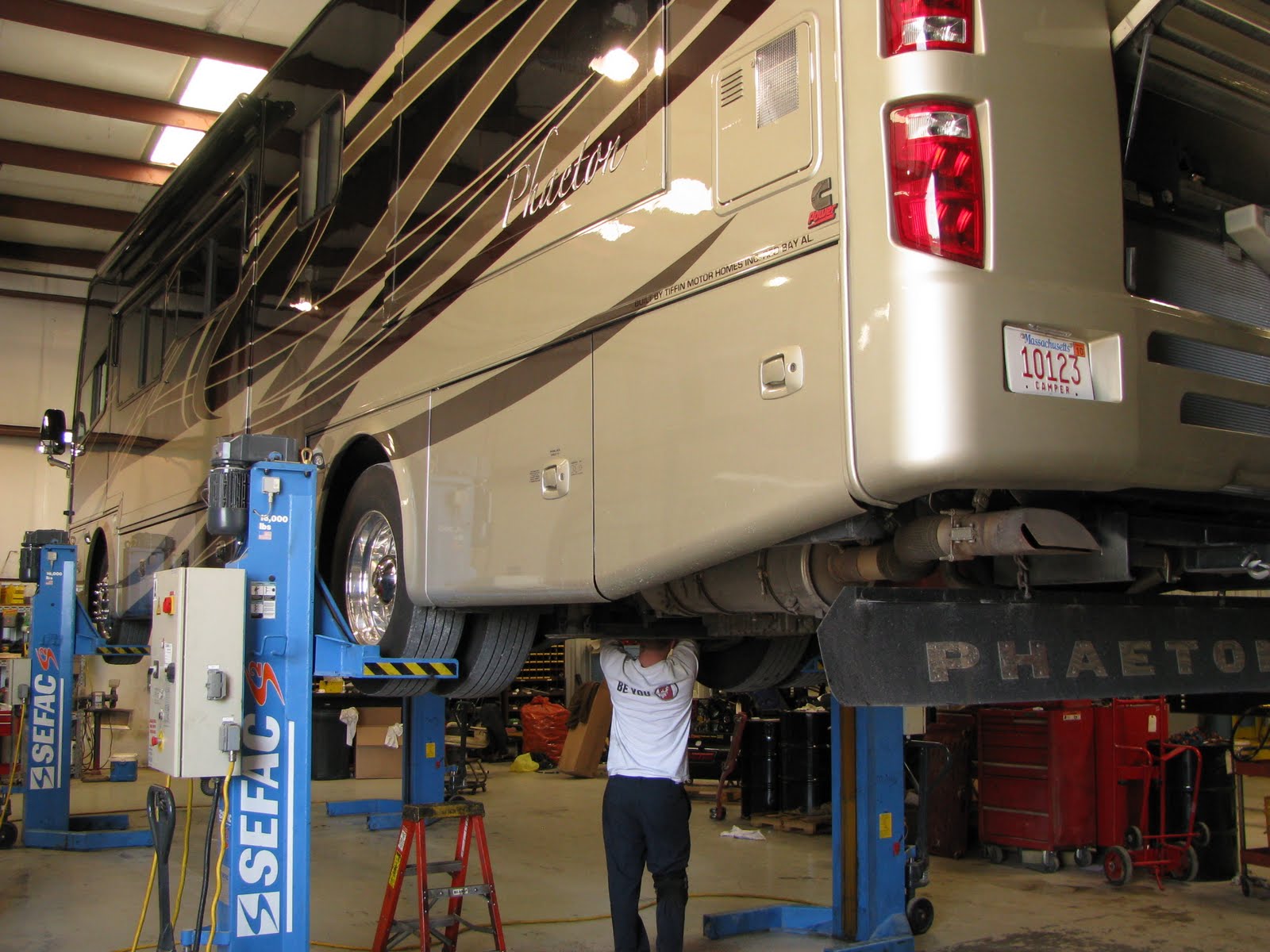 Paul & Joyce, Exploring our Country: Tiffin Powerglide Chassis Shop