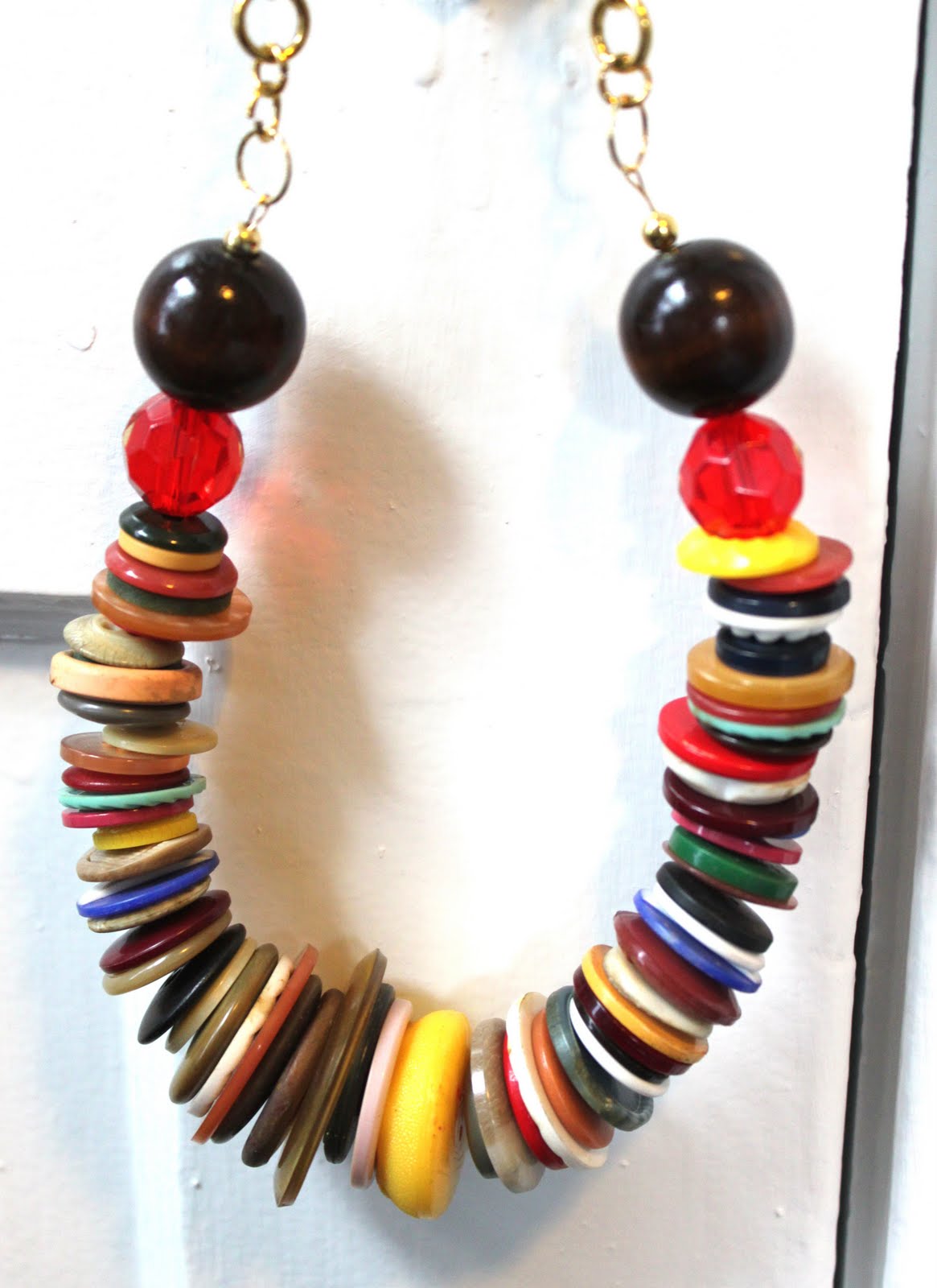 Vintage Pollyanna: A Fabulous Vintage Button Necklace