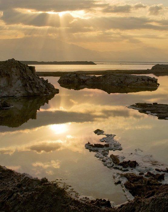 Keindahan dari pelbagai sudut pandangan di Laut Mati [29 Gamba]