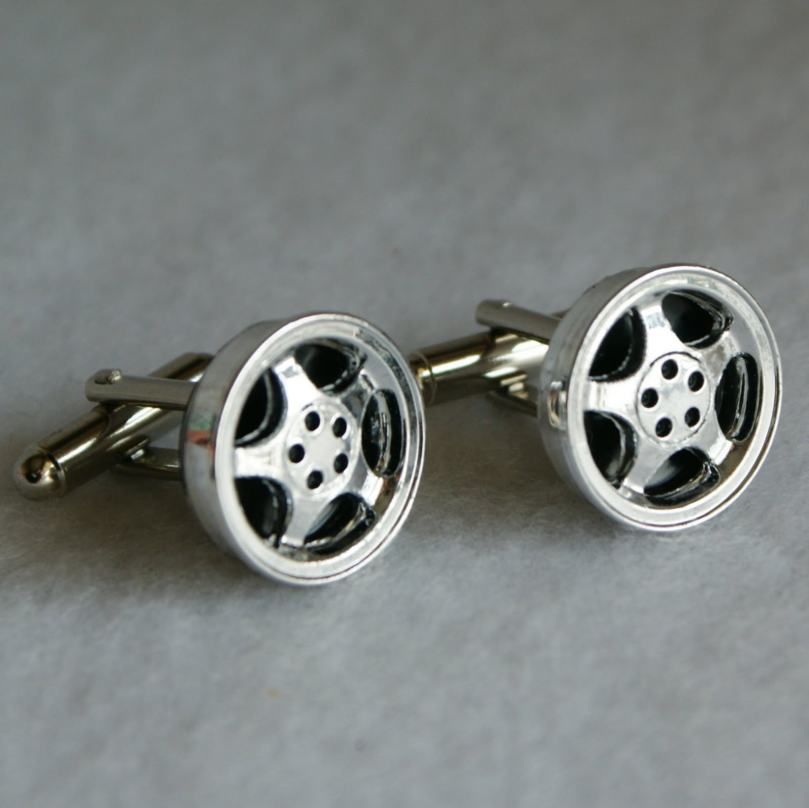 Cufflink Scene: Chrome Rim Cufflinks