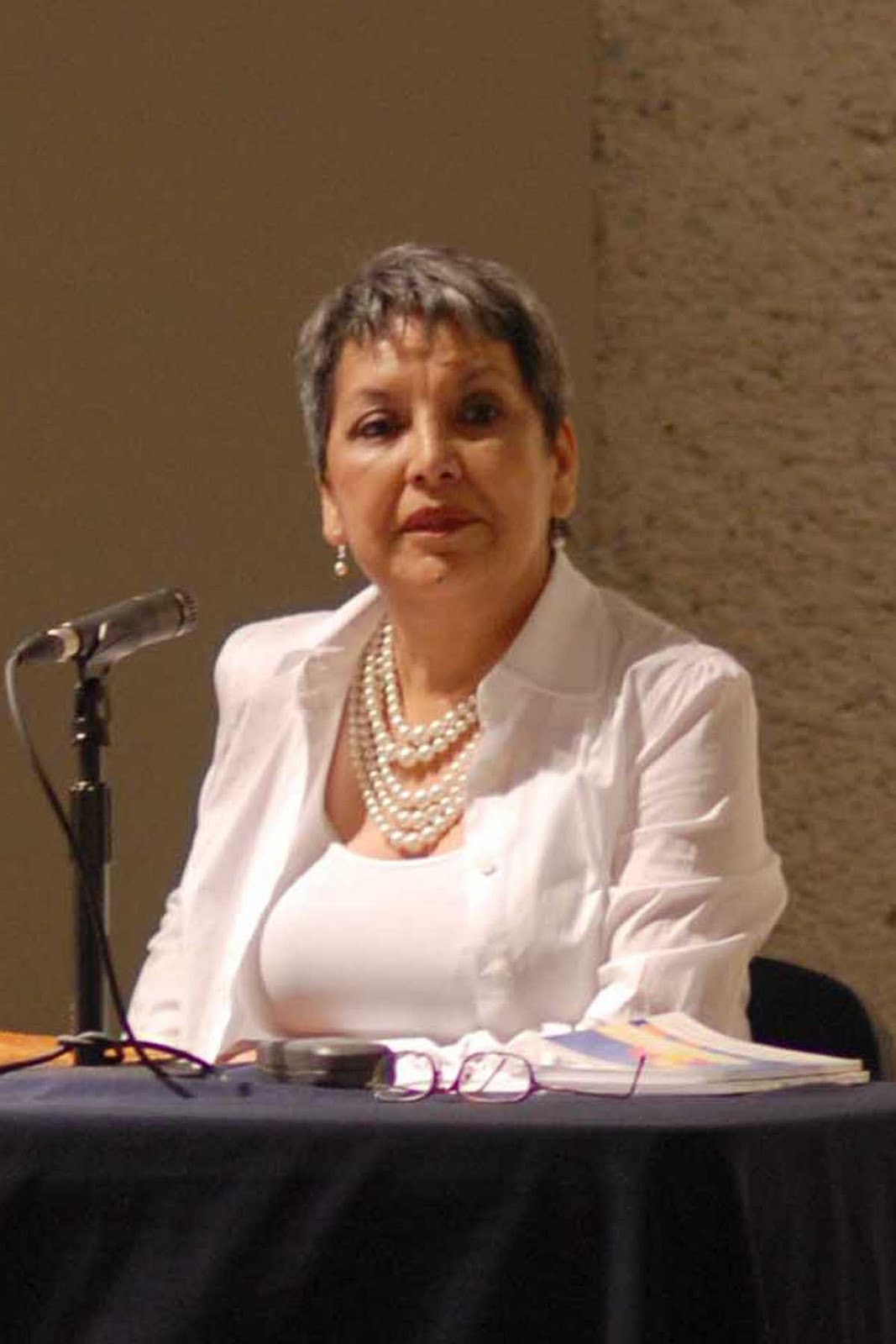 CRONICA ENSENADENSE: -- HADASSA CENICEROS Y SU LIBRO "LAS ESTACIONES ...