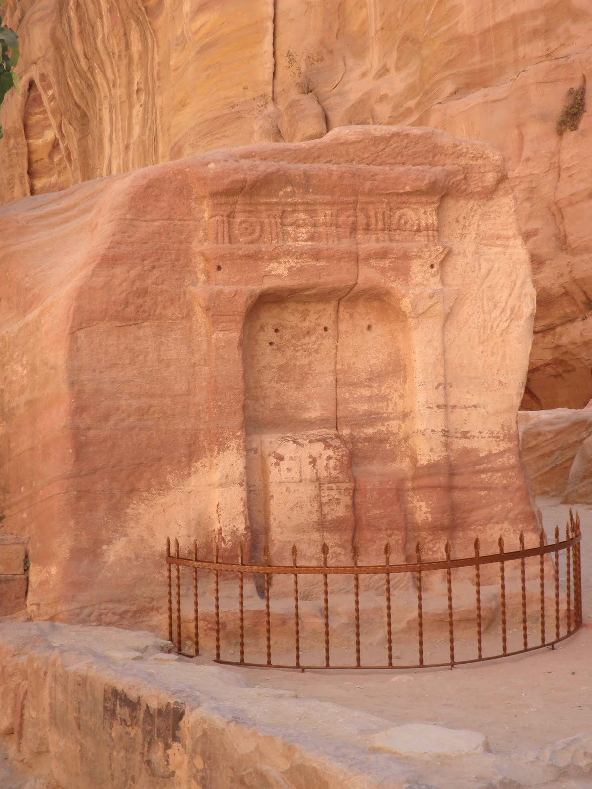 El arte de vivir en un mundo postmoderno: Petra, la Ciudad Rosa de los ...
