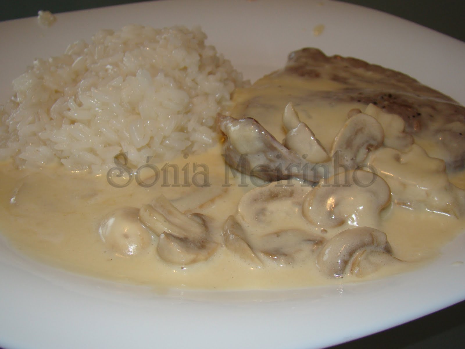 Mimos da Nina: Bifes com Cogumelos e Natas Frescas