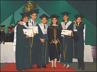 La Udabol tiene nuevos profesionales | NOTICIAS DE UNIVERSIDADES DE BOLIVIA