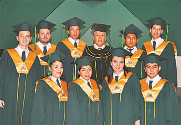 Hay 80 nuevos profesionales. La Udabol reconoció a los mejores alumnos ...