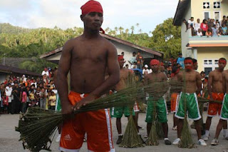 Atraksi Pukul Sapu Lidi | HAUSIHU Pictures
