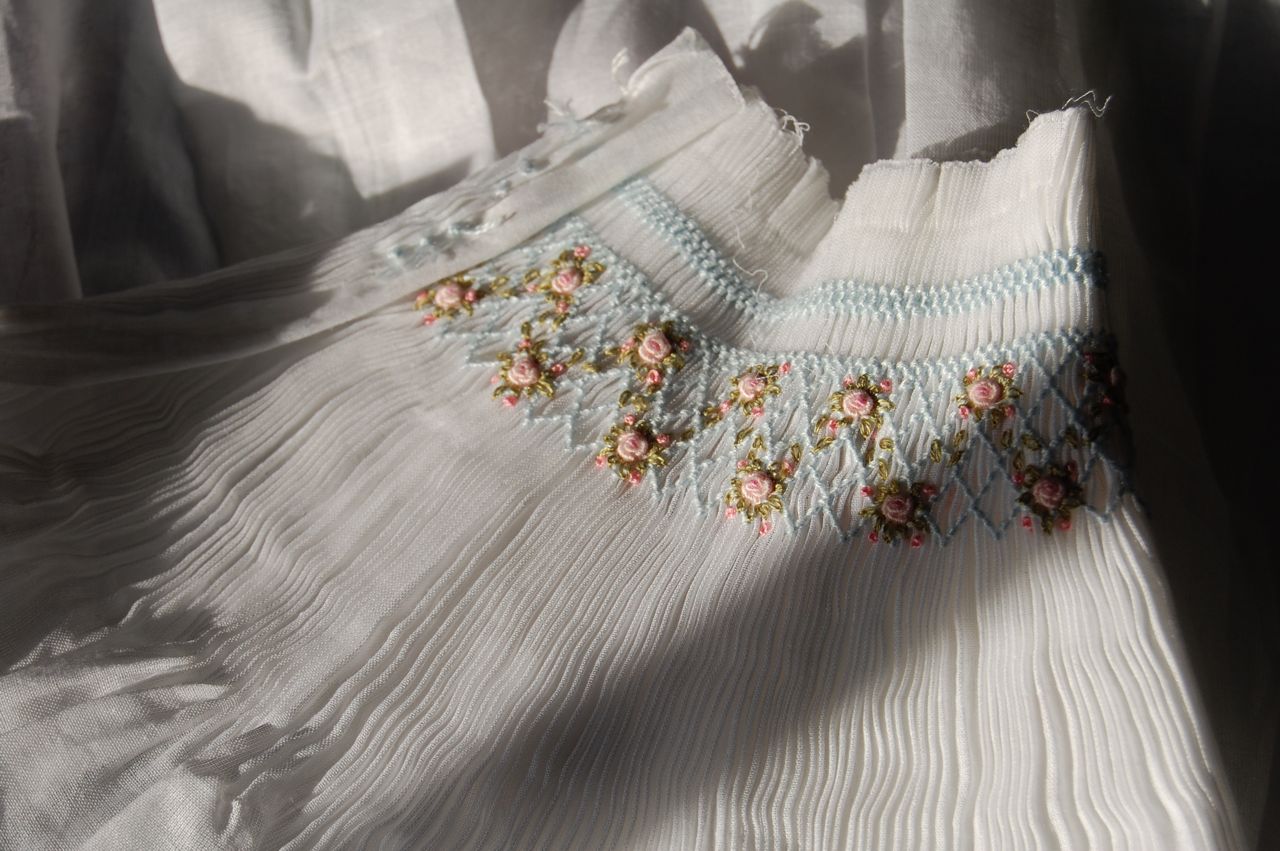 The Old Fashioned Baby Sewing Room: Beautiful Smocking!