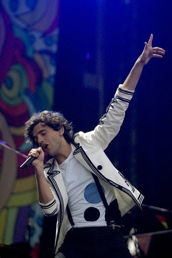 SINGING MIKA PERFORMS WILD IN AMSTERDAM