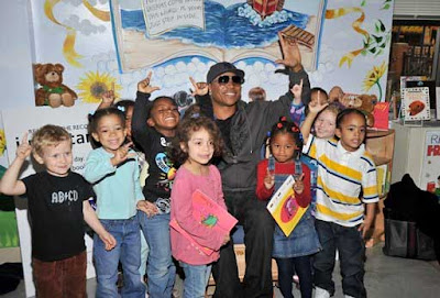 LL COOL J AT NEW YORK HEAD START CENTER