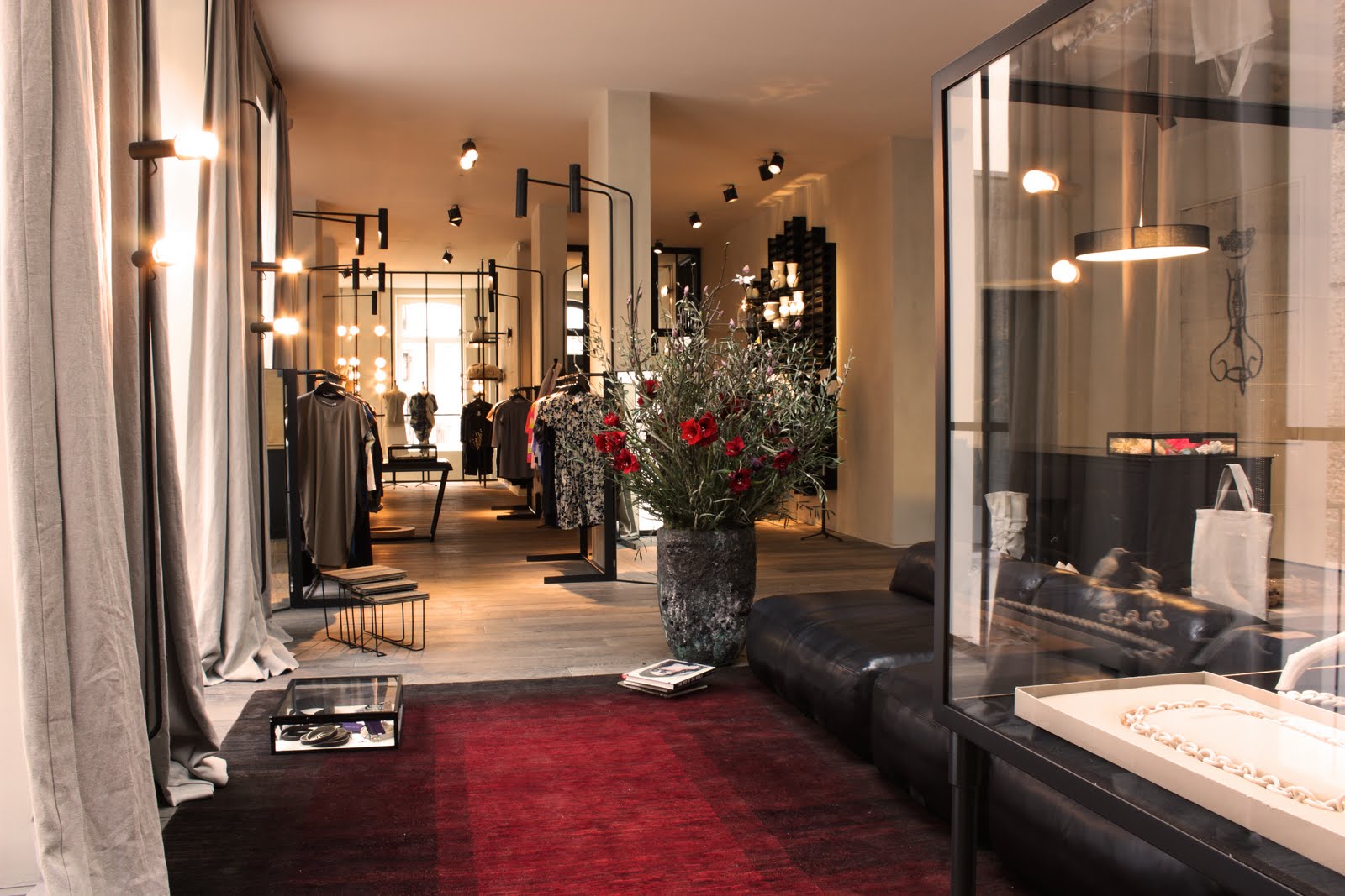 Shoppers Travelers: Graanmarkt 13 - Antwerpen , Belgium