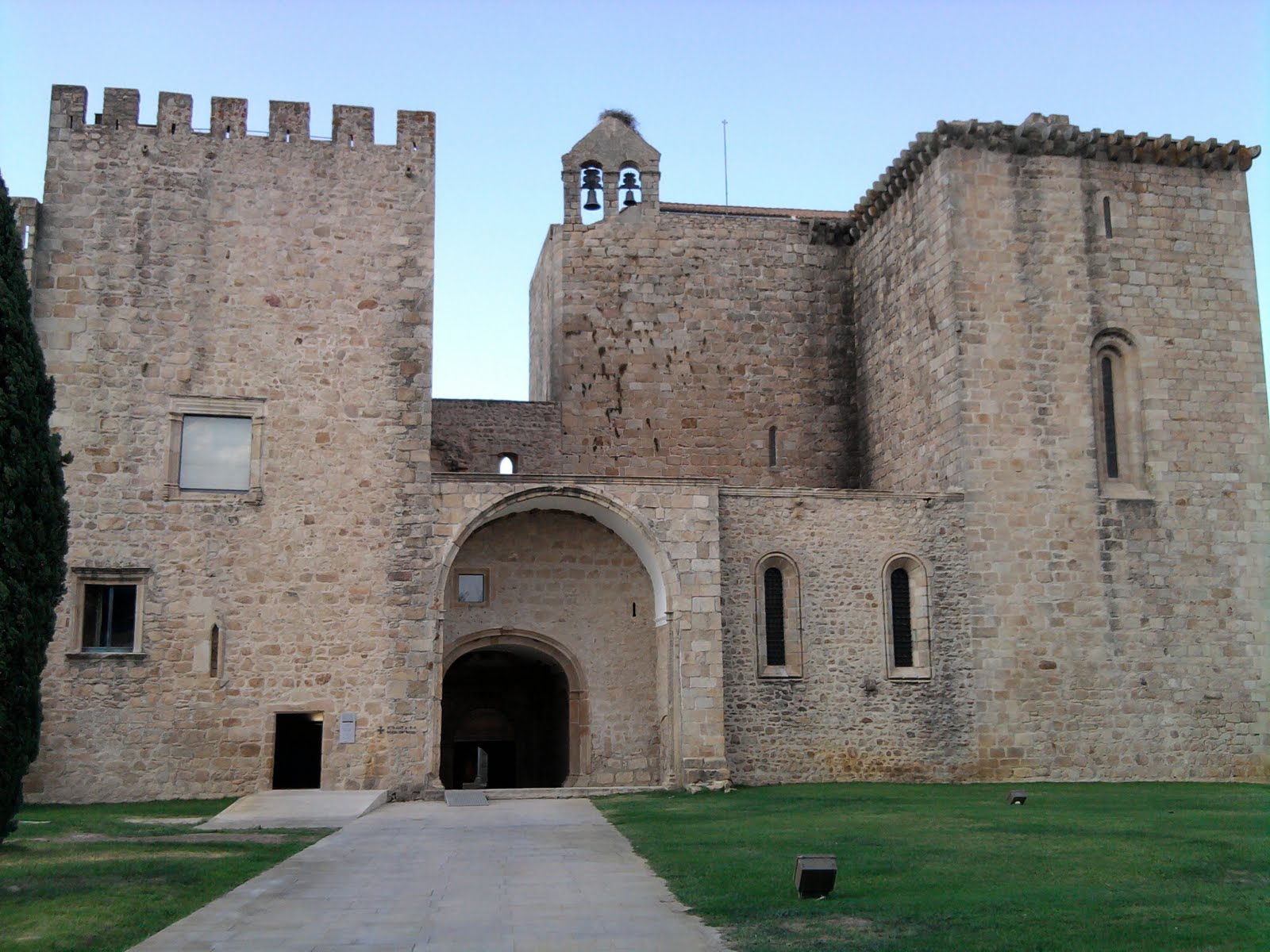 CAMINHOS MOSTEIRO MEDIEVAL SANTA MARIA DA FLOR DA ROSA: creative ...