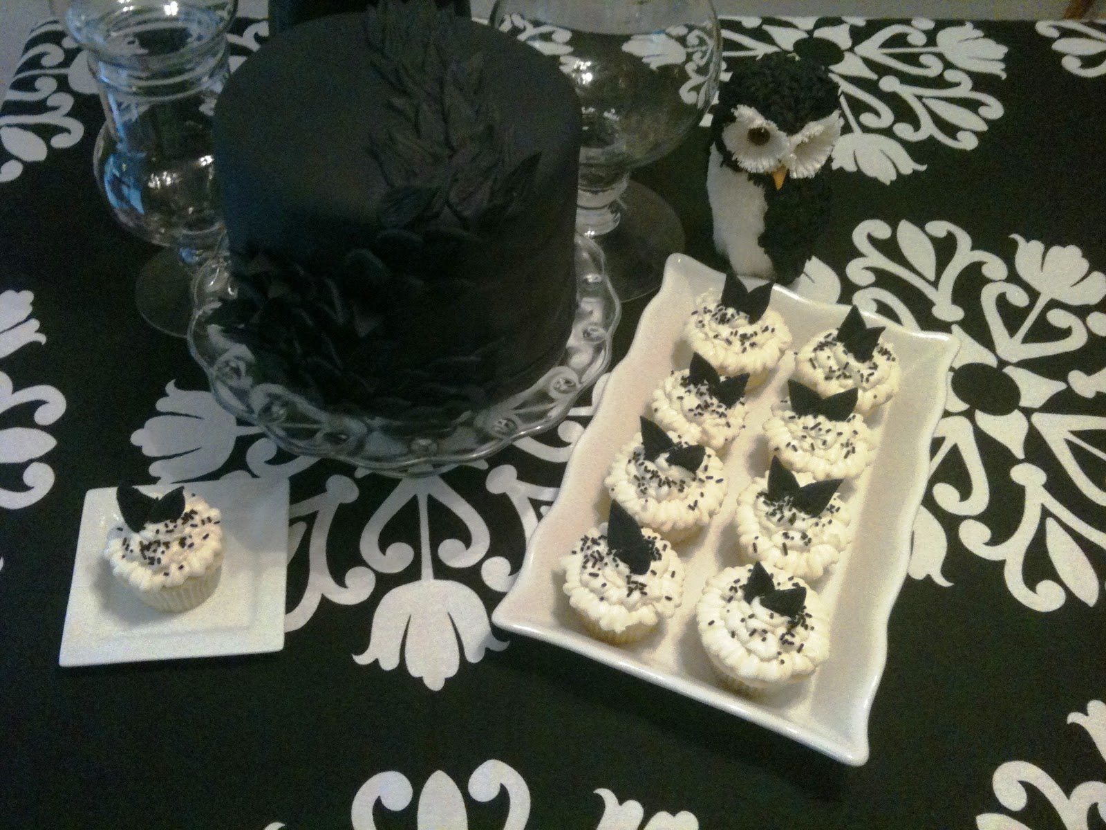 sugar: All Black Fondant Modern Cake