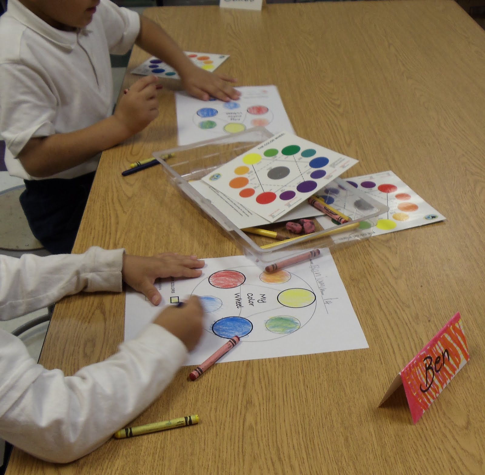 Hands, Head 'n Heart in the Artroom: Color Wheels