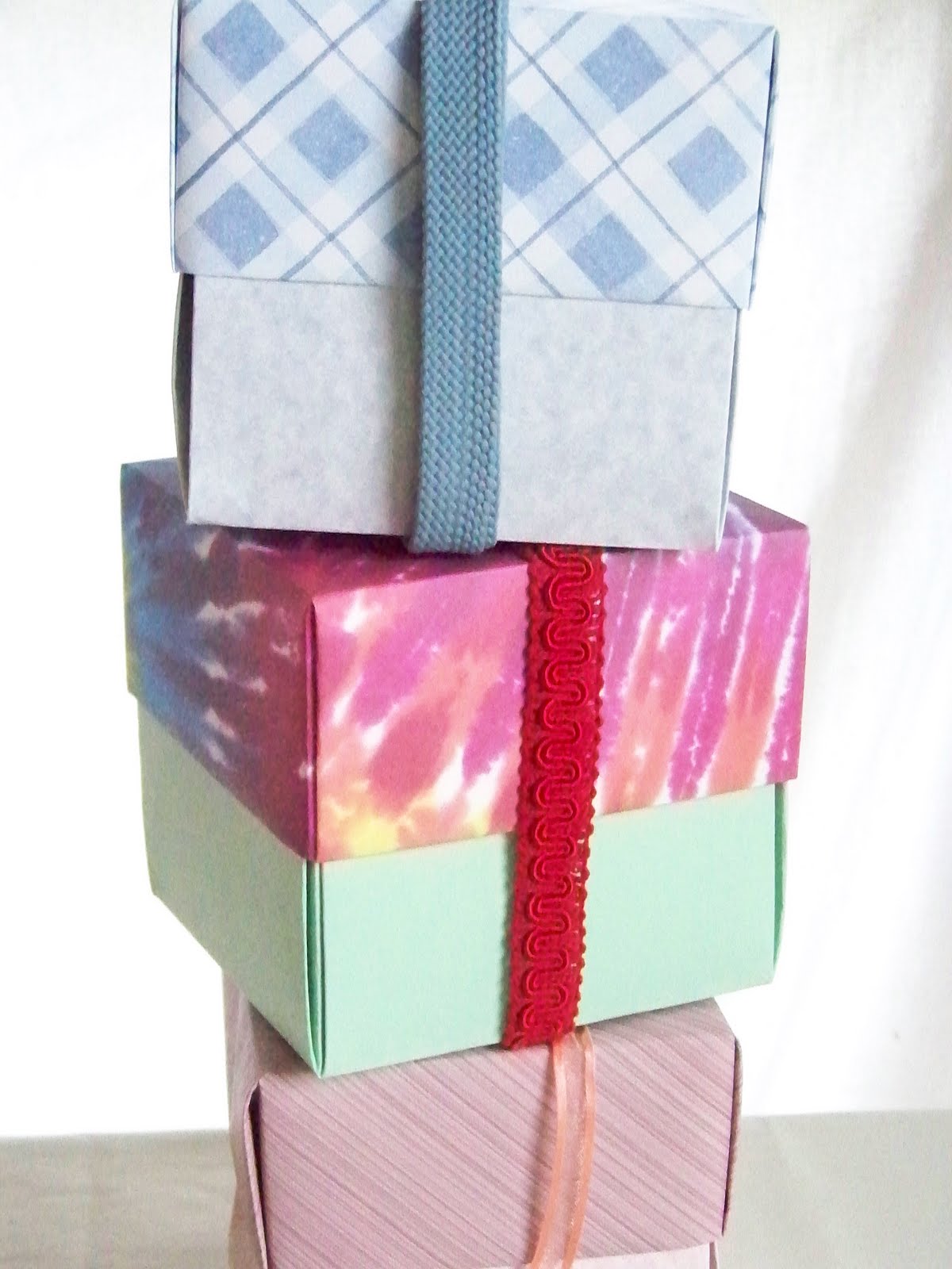 Easy Frugal Living: Frugal Gift Wrapping-Origami Boxes