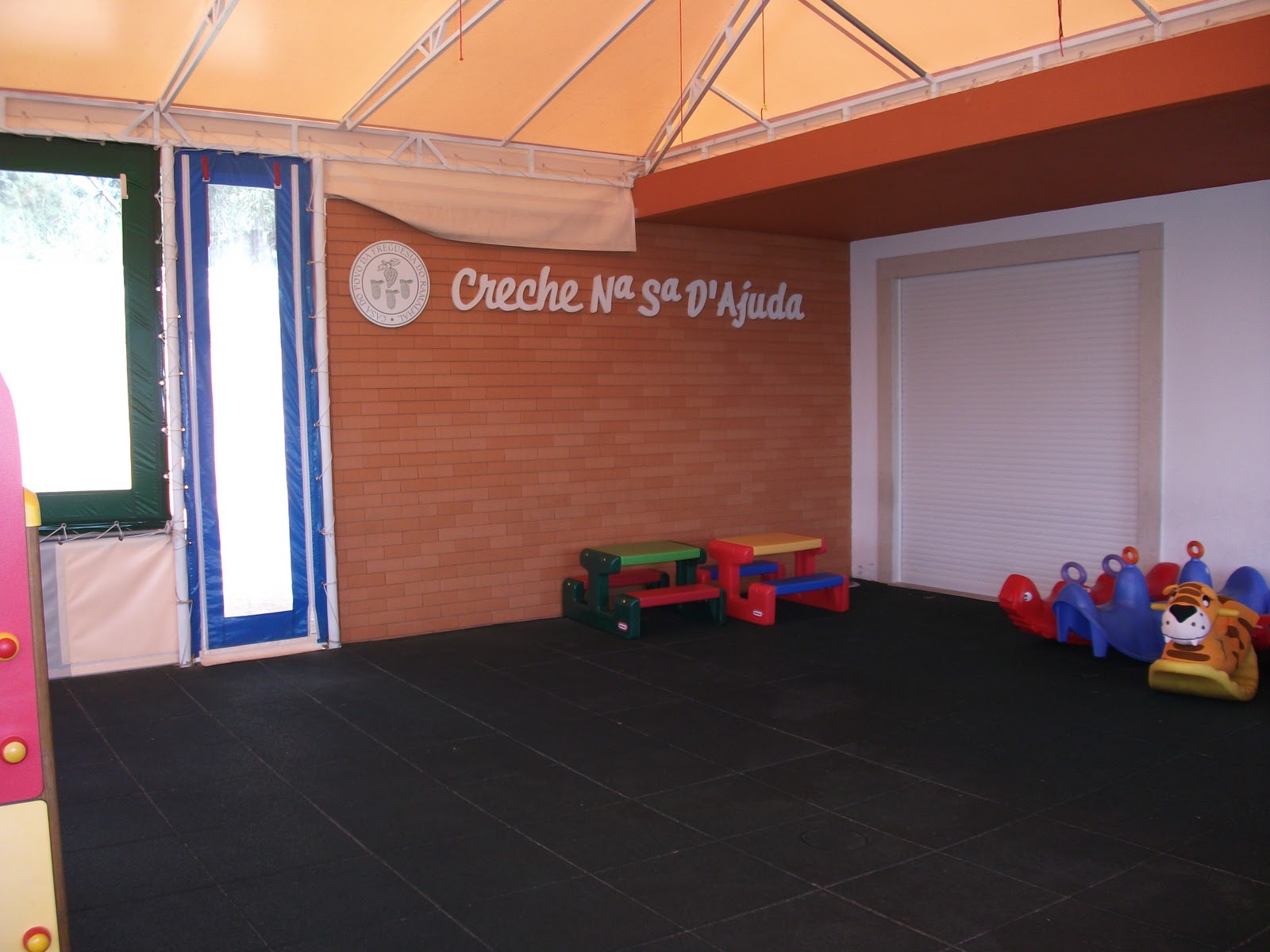 Creche e J.I. Nª Sª D'Ajuda: Espaço Exterior - Tenda