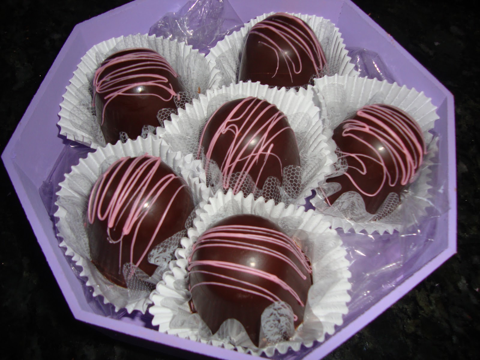 Doce Vício: CHOCOLATES DECORADOS E EMBALADOS