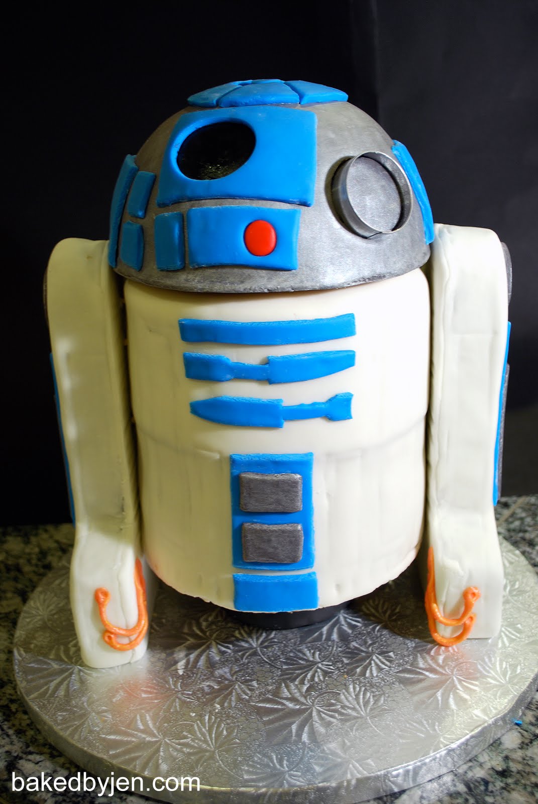 Baked by Jen: R2D2 Cake