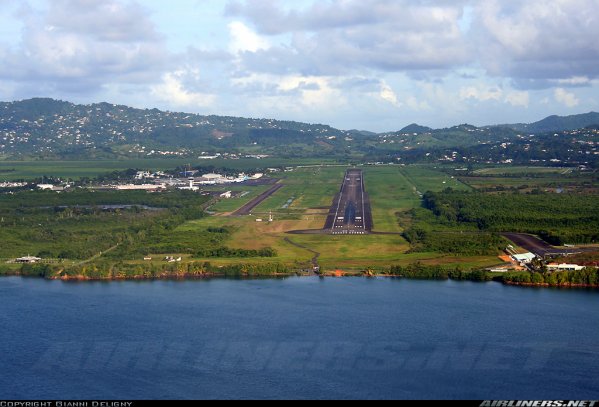 En Martinique: L'aéroport de Martinique : Aimé Césaire (Commune du ...