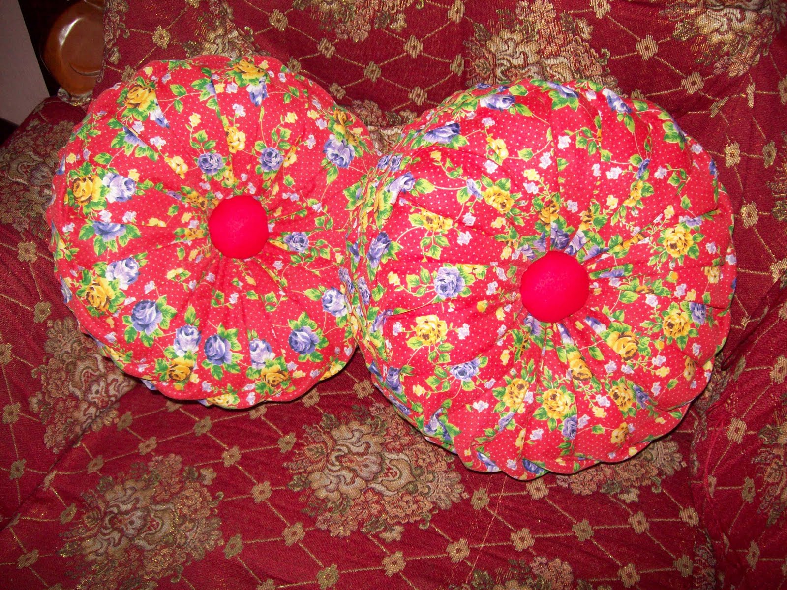 BANTAL HIASAN SMOCKING DAN CERITAKU: BANTAL BULAT CORAK SISIK IKAN