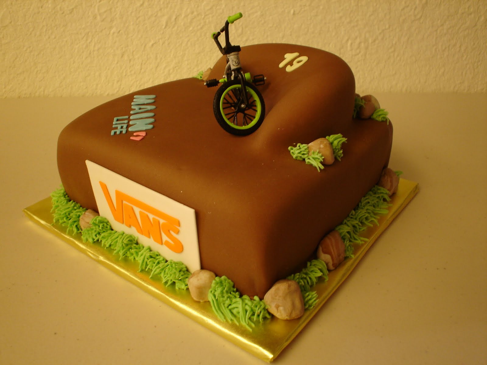 Sugar Pants Cake Blog: BMX Cake