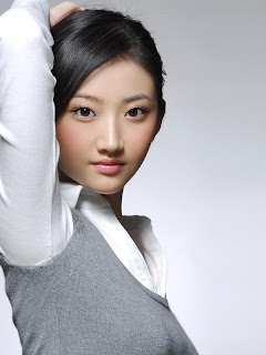 Asian Beauty Pic: a comely young lady