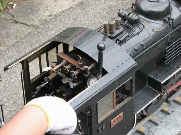 Pix Grove: Smallest functional Steam Locomotive