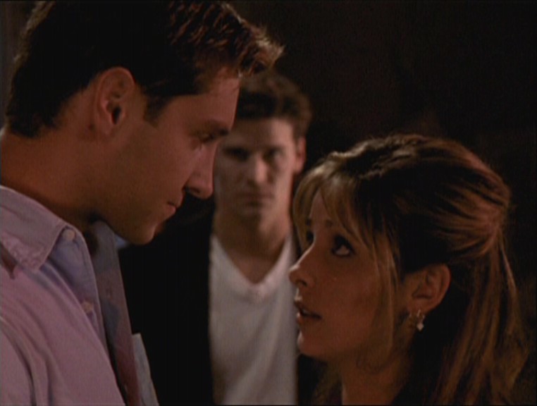 Doux Reviews: Buffy the Vampire Slayer: Never Kill a Boy on the First Date