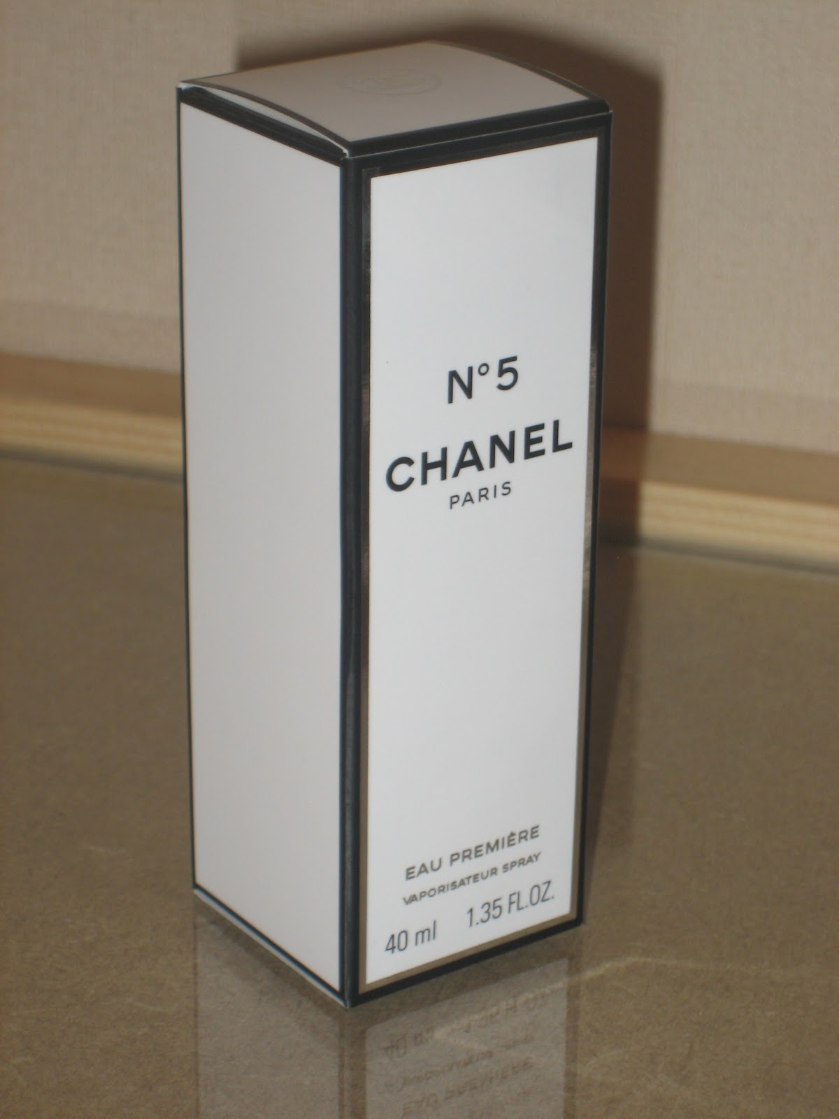 Naked Thursday: Perfume Review: Chanel No5 Eau Premiere