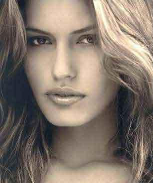 Vivir sin ver ni oír: Brenda Costa, una modelo muy especial