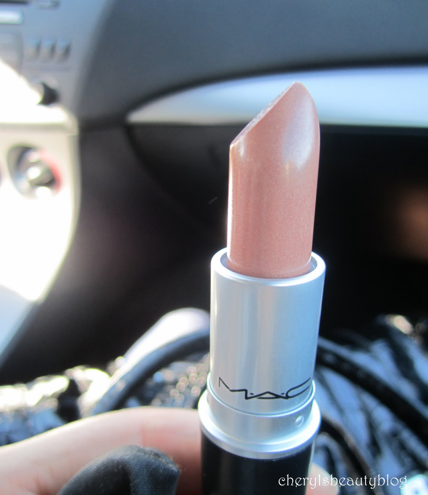 FOTD: MAC High Tea Lipstick | Min make-up table