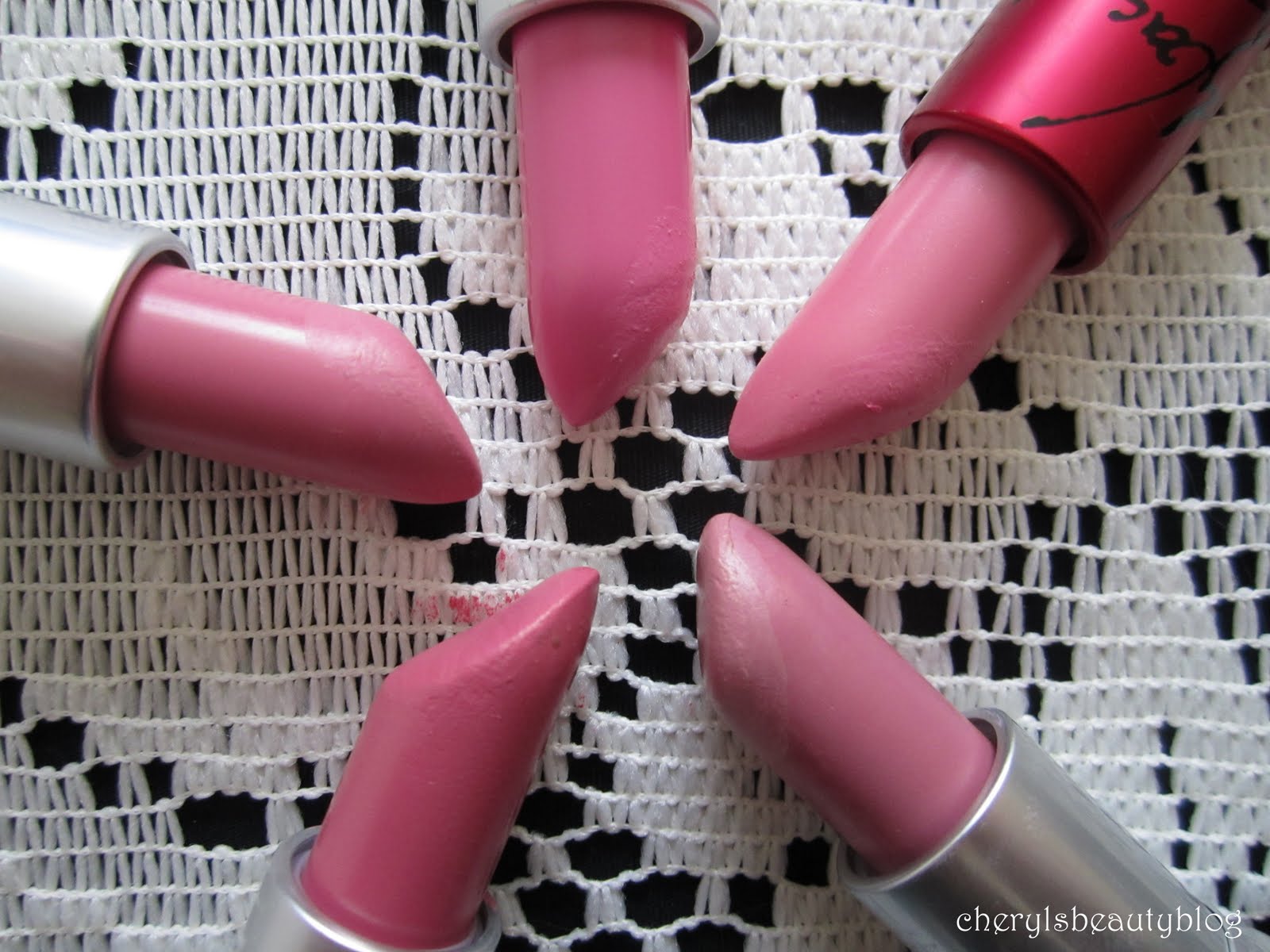 MAC Pink Friday Lipstick | Min make-up table