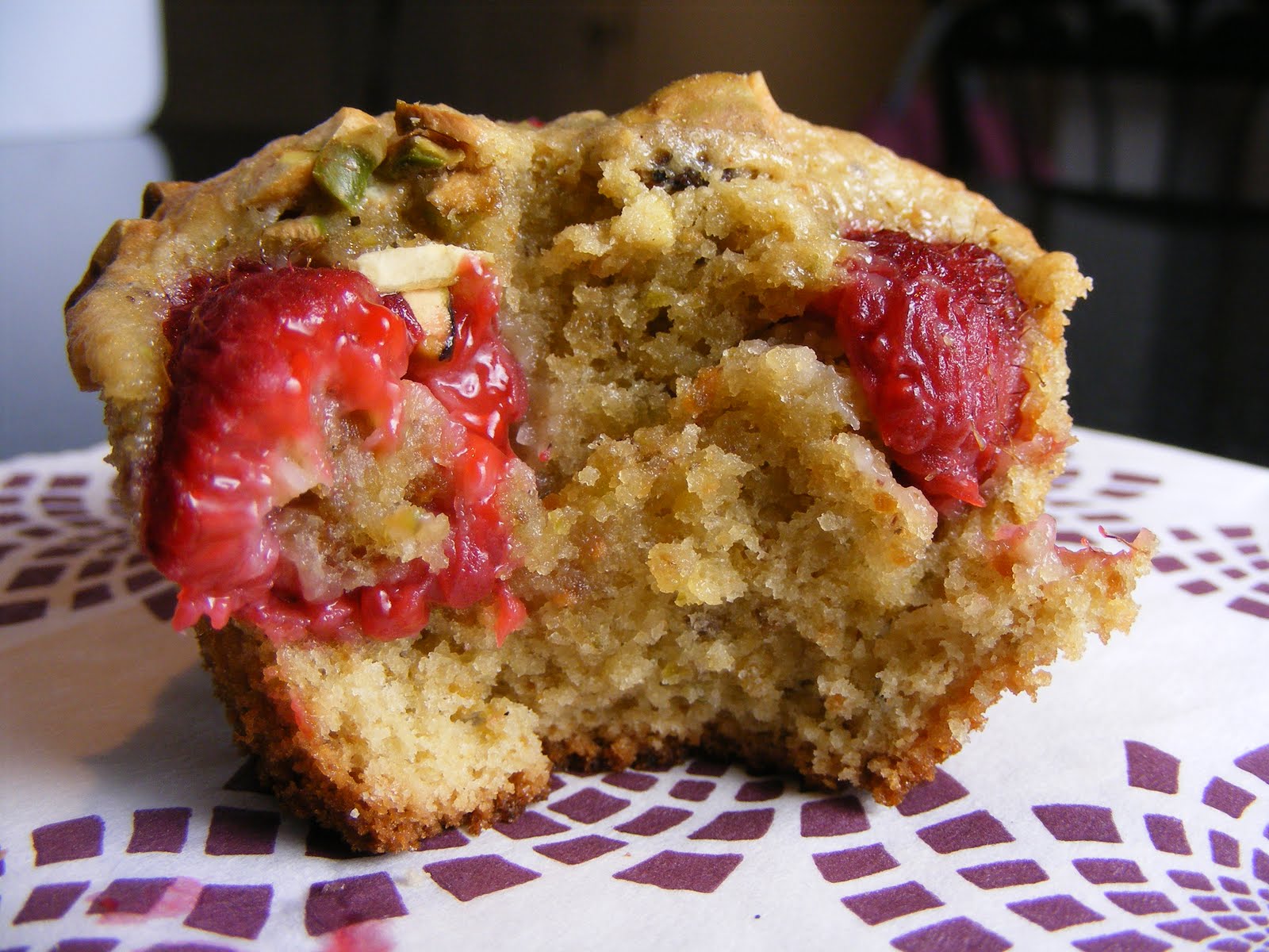 The Virtual Goody Plate: Pistachio-Raspberry Tea Cakes