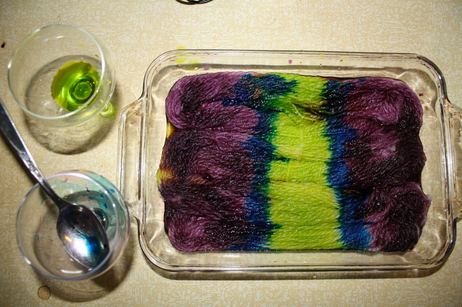 Spun Musings: Dyeing with Neon Food Coloring