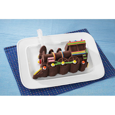 The Little Foodie: Train Cake