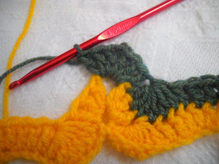 Fruitful Fusion: ribbon ripple pattern