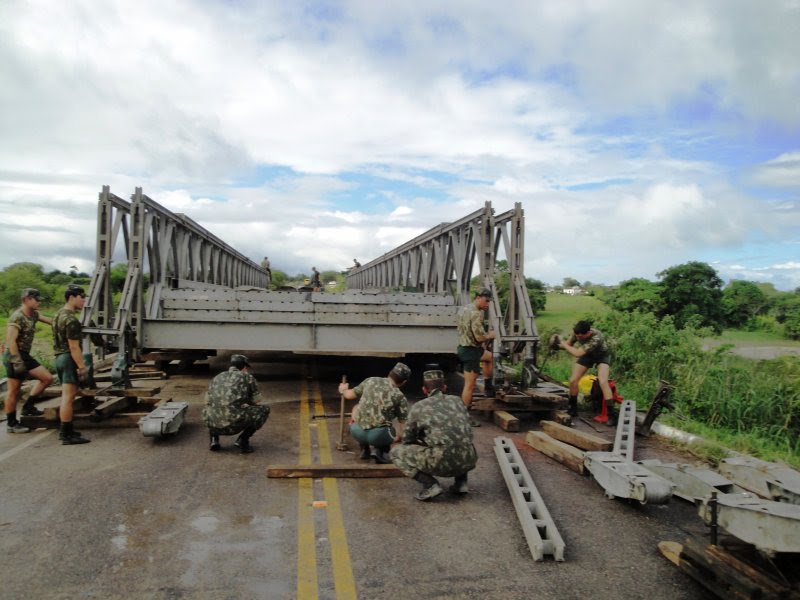 MILITARY BRIDGE OPERATIONS: Equipe do 3º Batalhão de Engenharia de ...