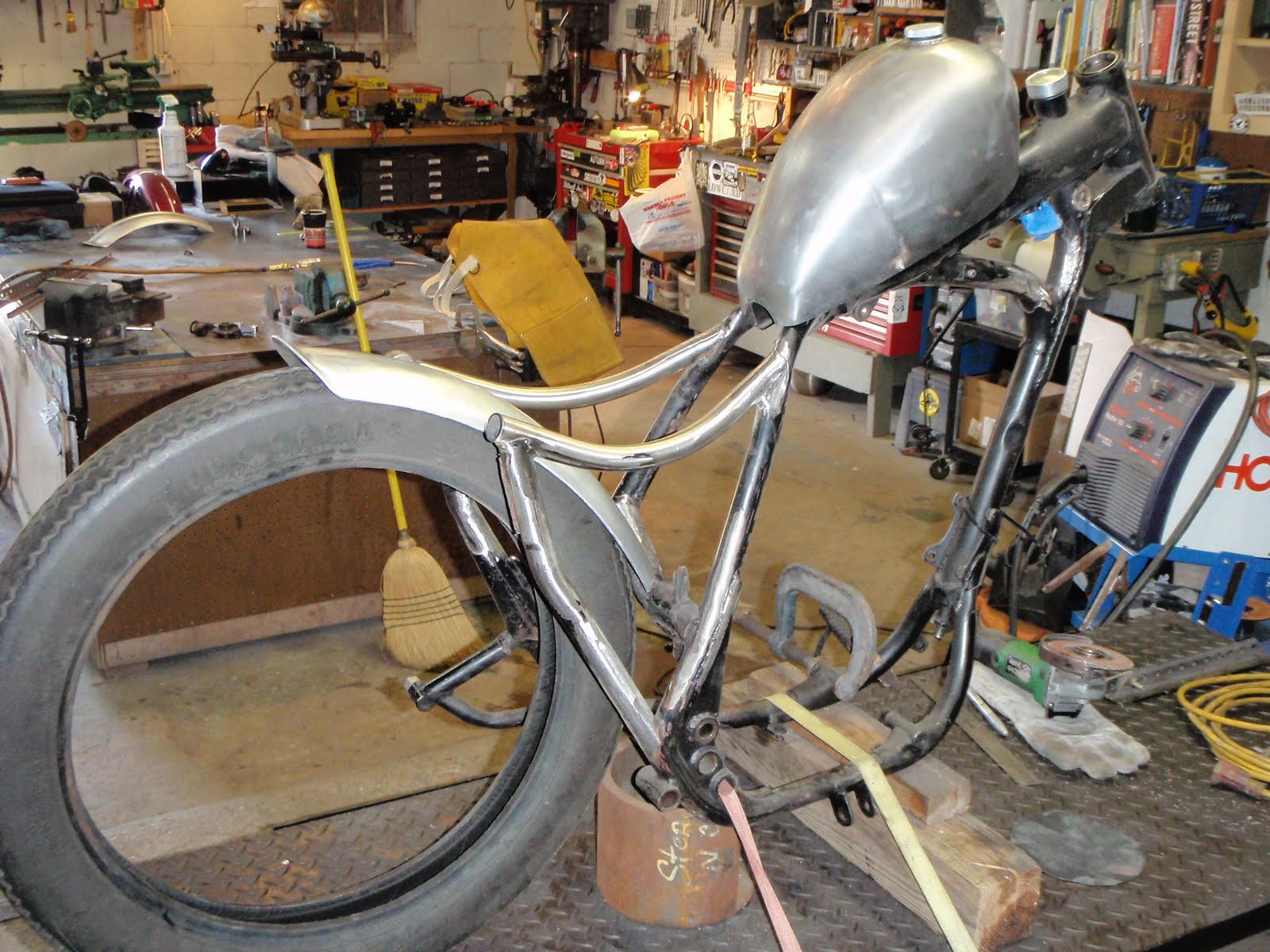 VANGUARD CYCLE: reworking another SR500 frame