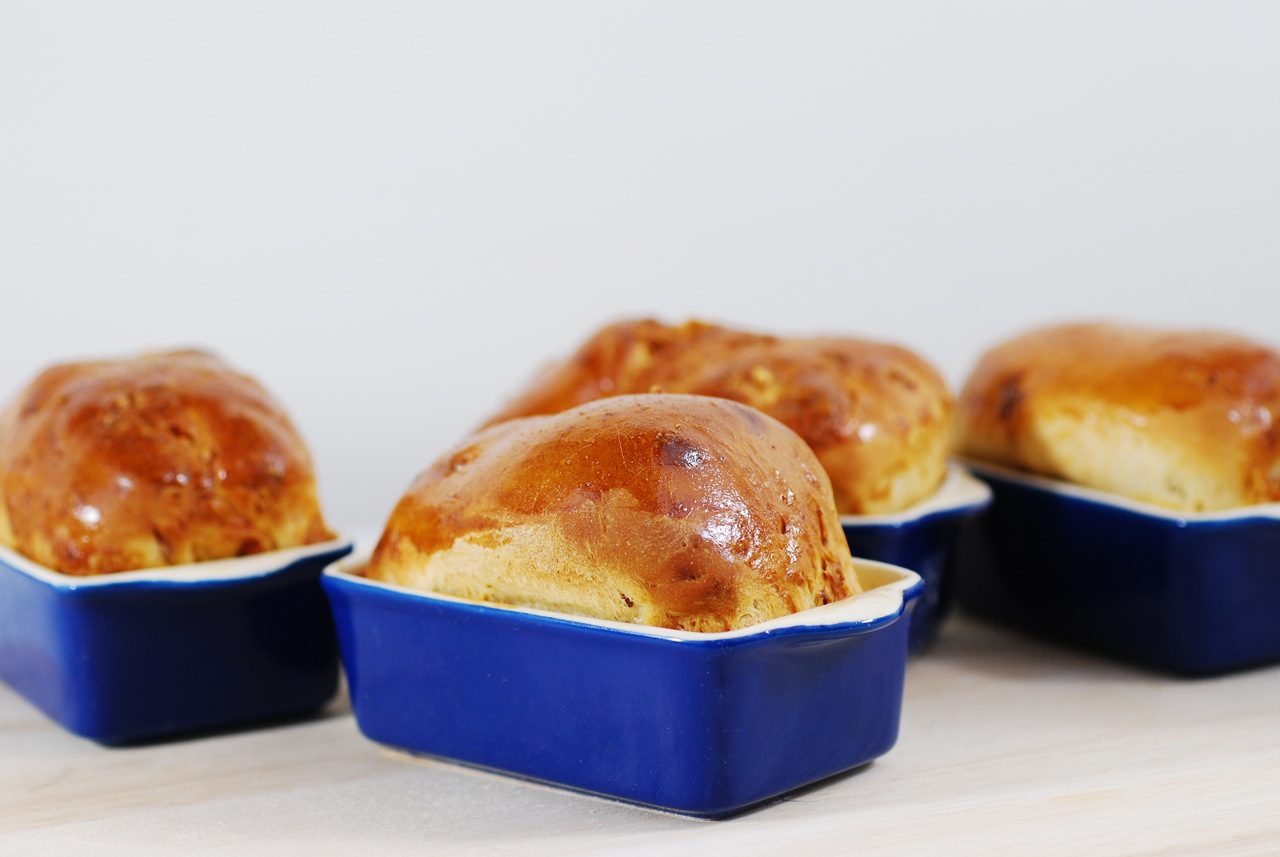Know Whey: Taint Season: Mini Cheddar Loaves