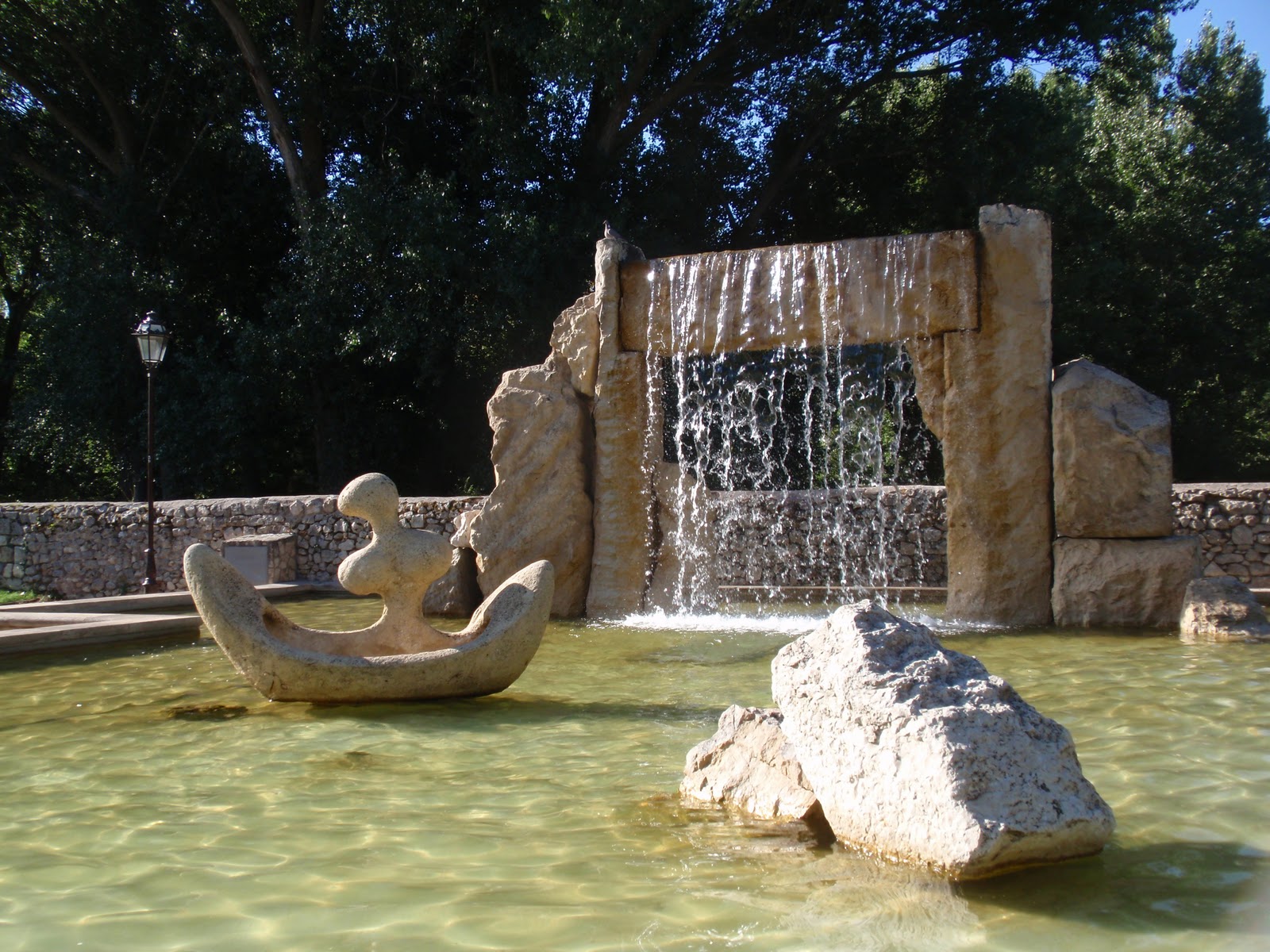 Burgos " Tierras del Cid ": Fuente en el Parral.Burgos