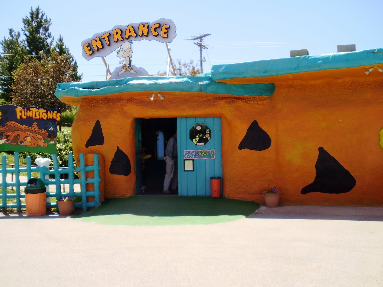 Life at 55 mph: Flintstones Bedrock City in Custer, South Dakota (click ...