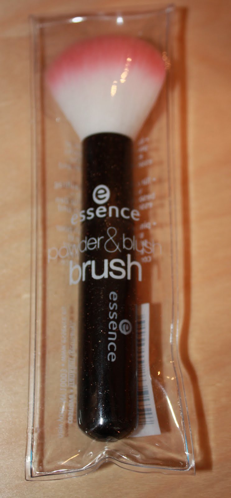Make-up your life: Der neue Essence powder & blush brush