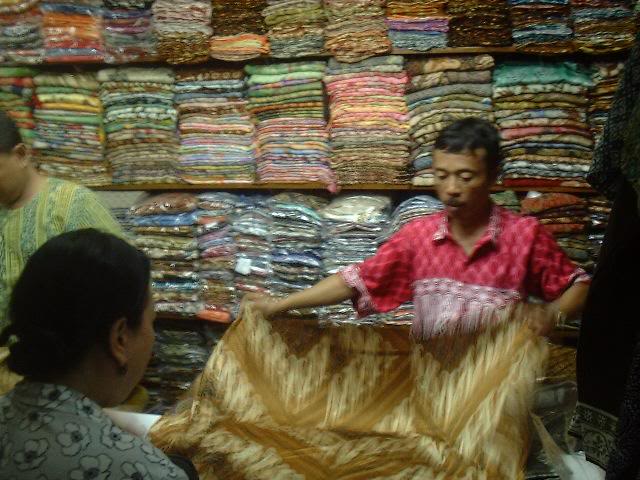 PARIWISATA MADIUN DAN SEKITARNYA: Pasar Klewer, Pasar Batik Terbesar di ...